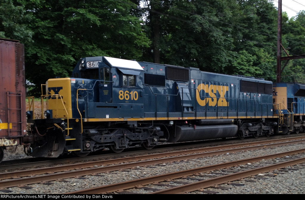 CSX SD50-2 8610 on Q439-04